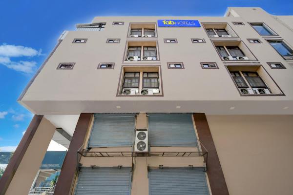 Fabhotel Family Inn - Lucknow