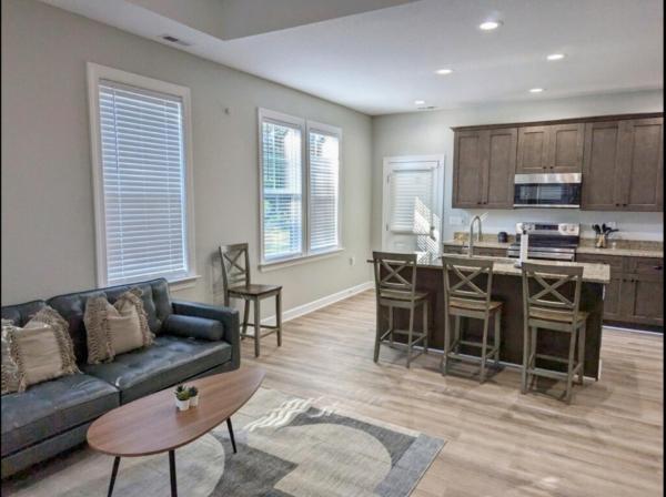 2024 Modern Farmhouse- Cozy Vibes, Rural Charm - 캠던