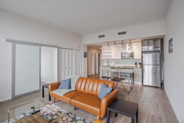 Two Cozysuites Sky Central Rooftop Pool #30 - Cold Spring, KY