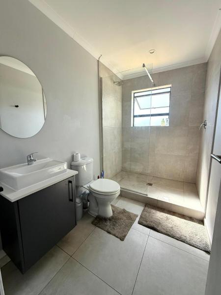 Sun-kissed And Stylish - Parklands