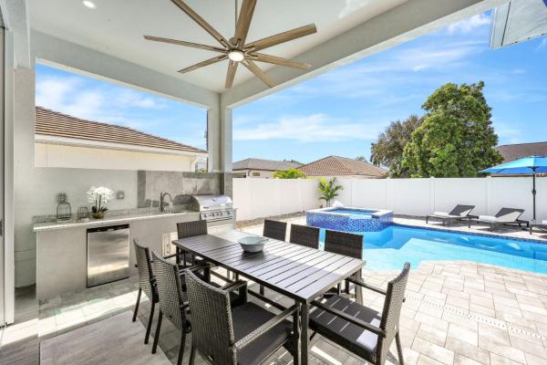 Twin Tides 2 Side-by-side Homes W/ Pools + Spas - Naples, FL