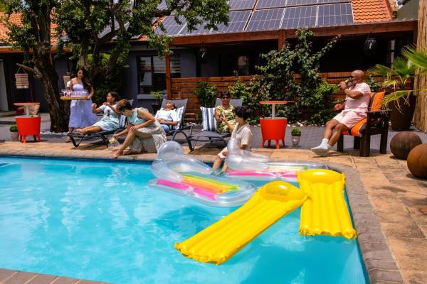 The Hemingway House 14-family Pool - Benoni