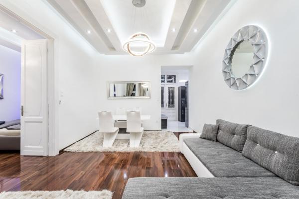 Opera House Apartment With Free Garage - Budapest
