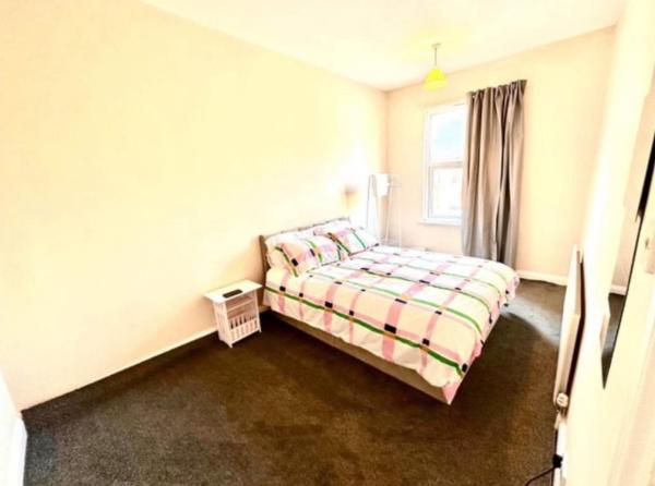 Luxury Kingsize Bedroom In A Shared House - Chesterfield