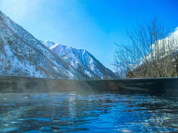 Stone Mountain Cabin Overlooking Ala Valley - Ala di Stura