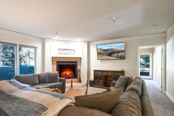 Village Chateaux Off-piste Retreat: Ski In/out, Walk To Town, Pool Hot Tubs - Breckenridge, CO
