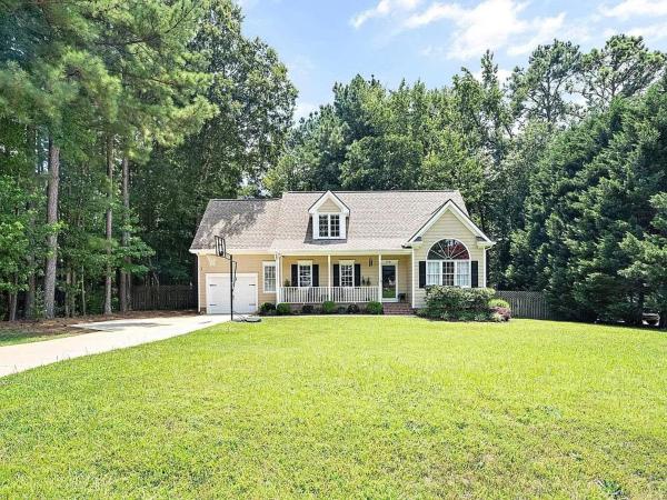 Majestic Home In Summer Oaks - Cary, NC
