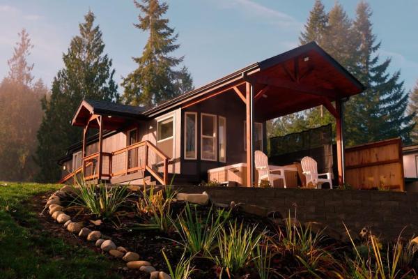 Skyriver Escape Riverfront With Hot Tub - Monroe, WA