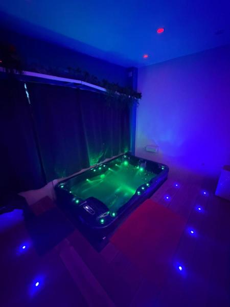 Love 2 Avec Jacuzzi - Agde
