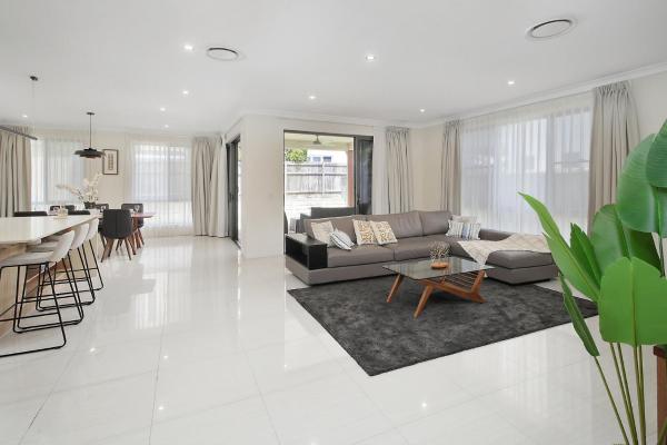 The Grand Six At Rochedale - Springwood