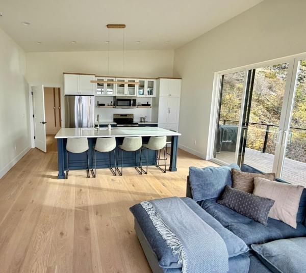 Hygge Hideaway - Breathtaking Lake View & Hot Tub - Lake Pend Oreille, ID