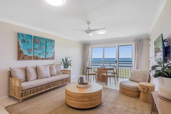 Absolute Beachfront Apartment 2t - Lennox Head