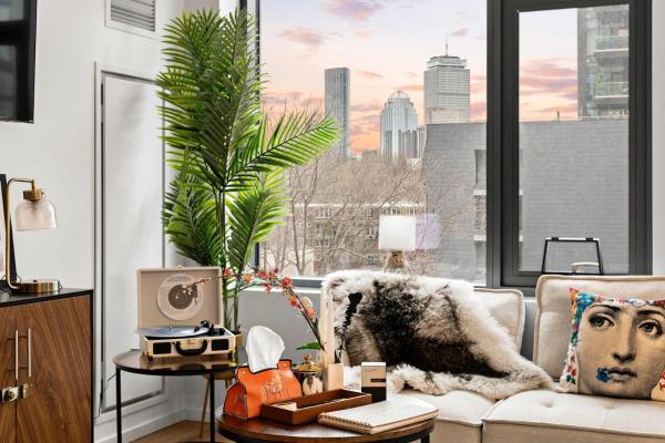 Elegant Boston Apartment With Pool And Fitness Center - Boston, MA
