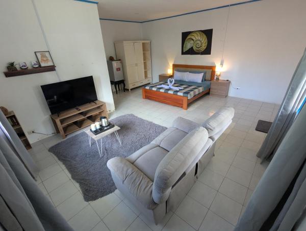 Crazy Bears Guesthouse - Badian