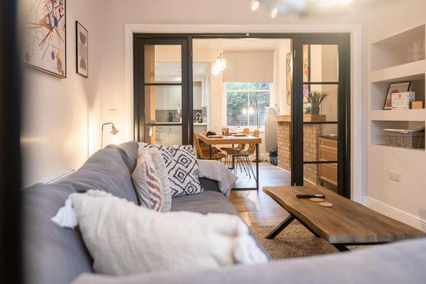 The Dale - Large 4br House - Nottingham