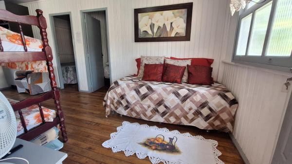 Casa De 2 Quartos Com 2 Ares-condicionados Em Torres-rs - Na Mais Bela Praia Gaúcha - Cozinha - Banheiro - Tv Smart 32 E Wi-fi - Estacionamento - Anfitriã Superhost No Bnb - Torres