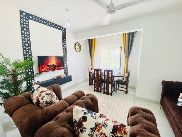 Cosy 2bdrm Mombasa Cbd Pool Gym Washer Ac - Mombasa