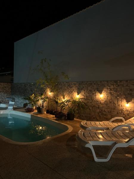 Casa De 2 Dormitórios Com Piscina E Quintal - Florianópolis