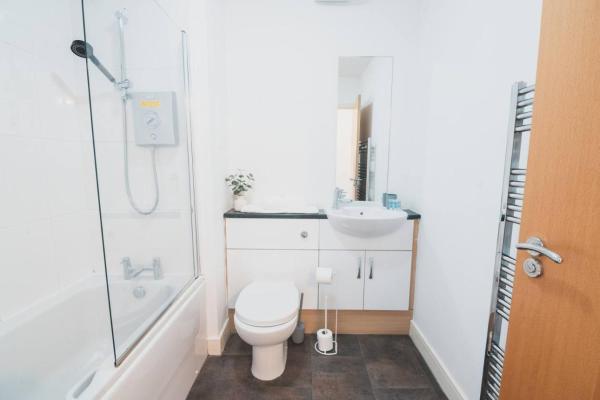 Top-floor 2-bed Near Braehead - Glasgow