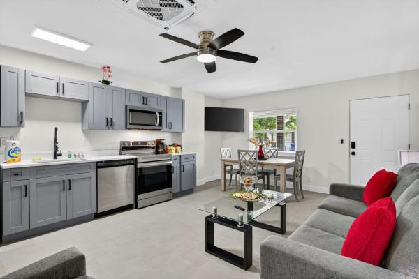 Park Shore Suites Unit 8 - St. Pete Beach, FL
