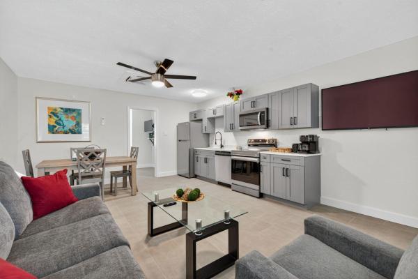 Park Shore Suites Unit 7 - St. Pete Beach, FL