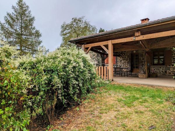 Charming Cottage Near La Chaise-dieu: Tranquil Retreat, Spacious Grounds, And Cozy Interiors - France