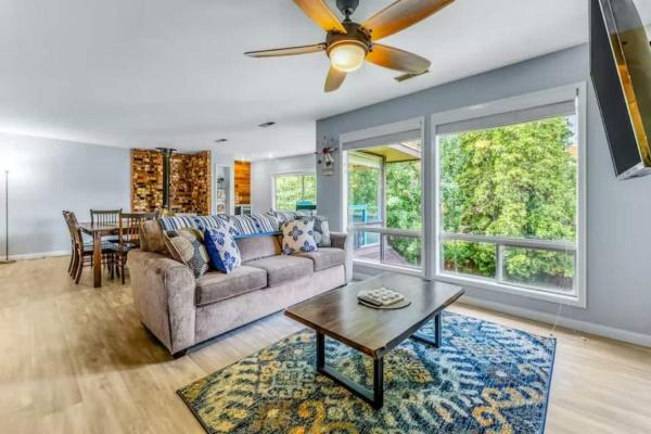 Large Upgraded, Family Friendly Condo With Garage - Chelan, WA