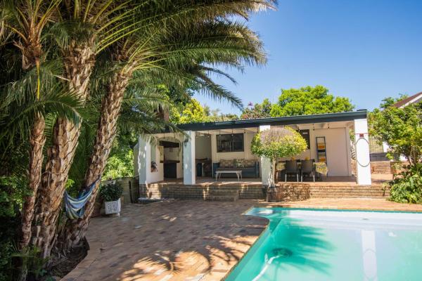 Sunny Poolside Escape In Somerset West - Somerset West