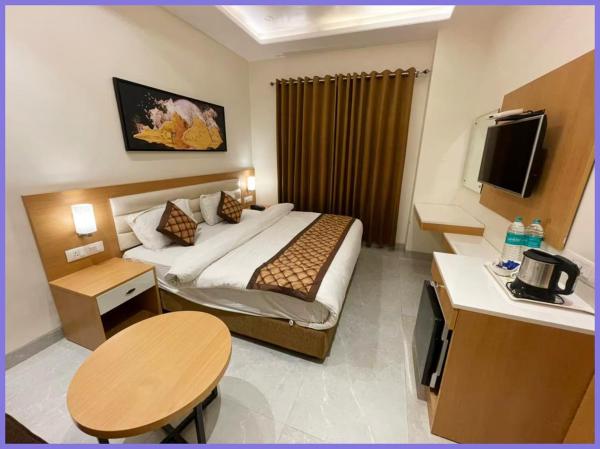 Ramdhan Hotel A Kashi-ka # Residency Near Varanasi Junction Railway Station And Kashi Vishwanath Temple - Free Wifi And Parking Facilities # Fully Air Conditioning Luxuary Room - Top Rated Hotel - 瓦拉那西