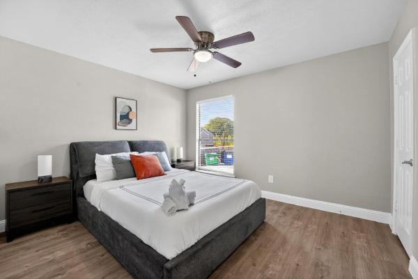 The Paxton Sleek 2 Bedroom Flat - Garland, TX