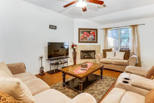 Explore Houston And Beyond! Spring Home With Backyard - The Woodlands, TX