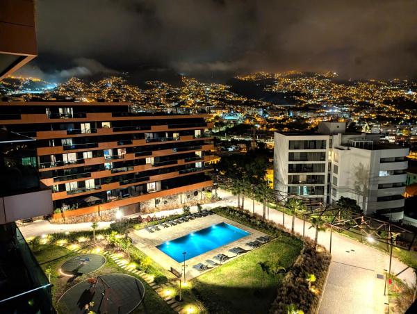 Sky-high Elegance Top-floor Views Of City, Ocean & Sunrise - Funchal