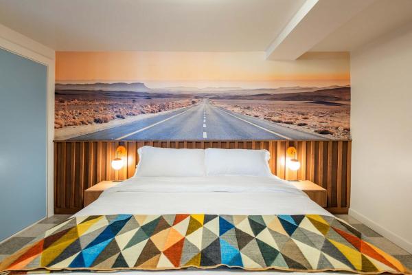 Retro Roadtrip Suite - La Vista Motel - Denver, CO