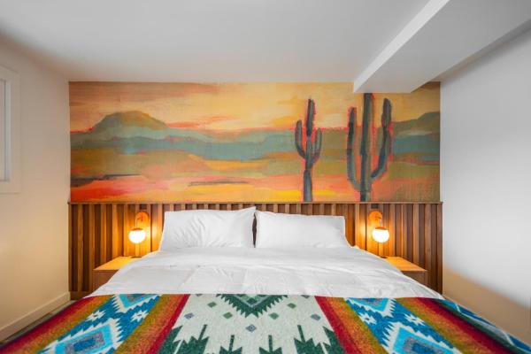 Painted Desert Nook - La Vista Motel - Denver, CO