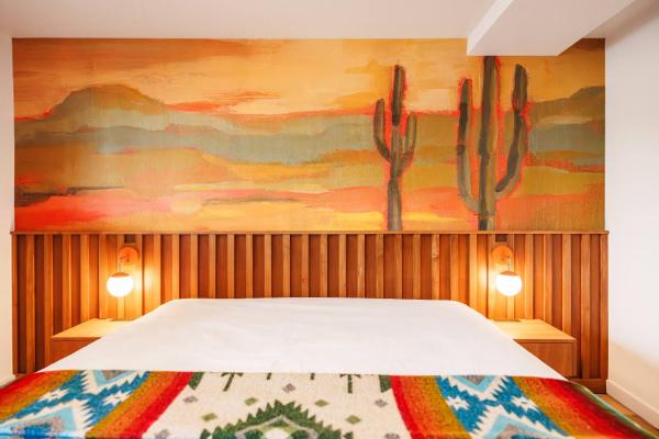 Retro Desert Vista - La Vista Motel - Denver, CO