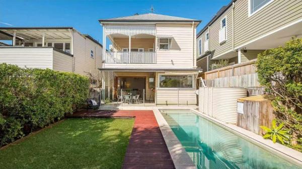East Brisbane Federation-style Pool Villa - Brisbane