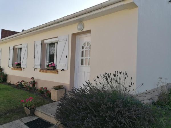 Maison De Plain-pied Avec Cour Privée, Proche De La Plage, Idéale Pour Familles, Côte D'opale. - Fr-1-376-108 - Équihen-Plage
