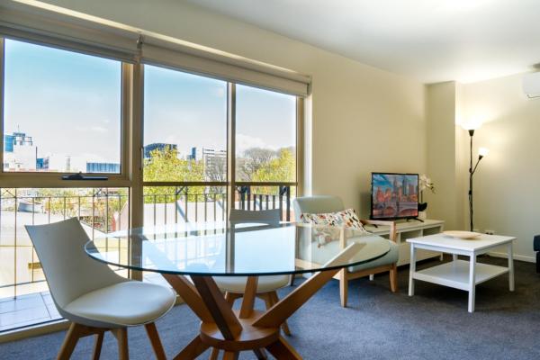 Spacious City Stay Near Lygon Street Dining - Brunswick
