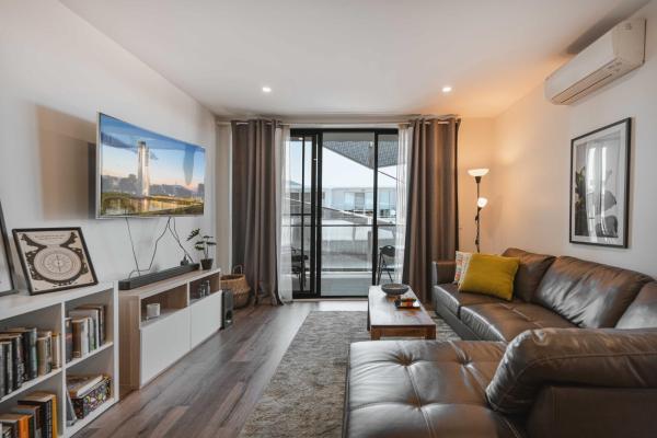Lonsdale St 1-bed Unit With Study Area And Parking - Canberra