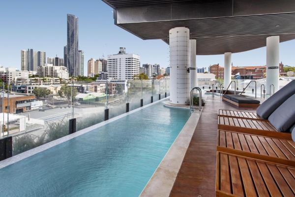 Chic 1-bed With Parking, Infinity Pool And Gym - Ascot
