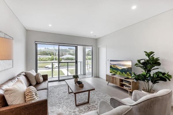 First Floor 3-bed Stunning Unit By The Ocean - Wollongong