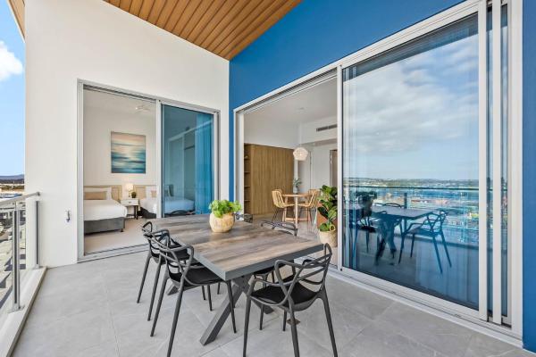 Waterfront 2-bed Oasis - Pool Steam Jacuzzi Gym - 陽光海岸