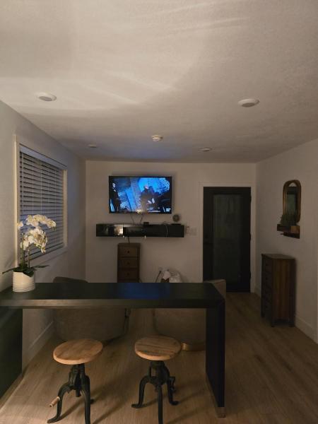 Comfortable Luxury Studio - Los Angeles, CA