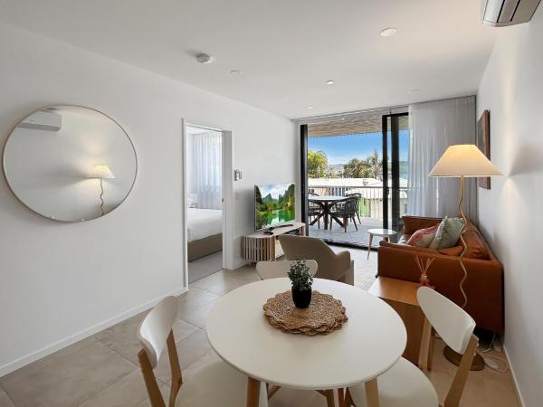 Joy At Ohana: Balcony & Pool Overlooking The Bay - Batemans Bay