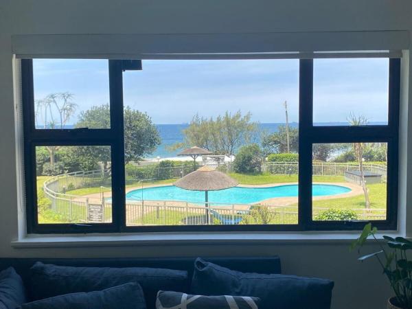 Whale Tale Beachfront Apartment-50m From Beach - eMdloti