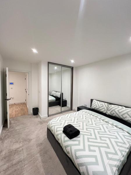 Royal One Suite - Harrow