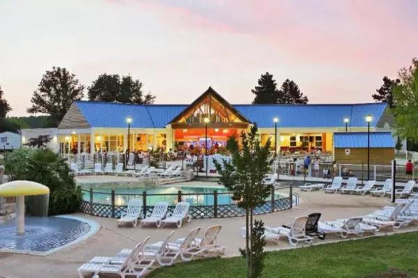 Zecamping 5 éToiles Espace Avec Piscine Chauffée Animations Et Restaurant - France