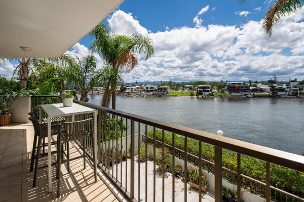 Palms On Gold - Riverfront Haven By Gold Coast Beach - Broadbeach
