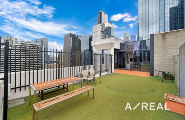 Central Melbourne 2br Balcony Apartment - St Kilda