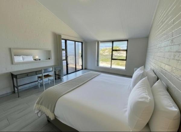 19 Kowie Beach Cabanas With Ocean And Dunes View - Port Alfred